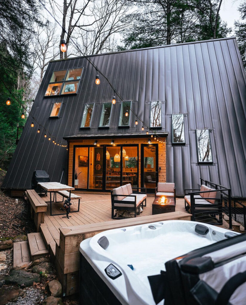 Relaxing in a Tiny Hidden Cabin Dream Home In The Woods