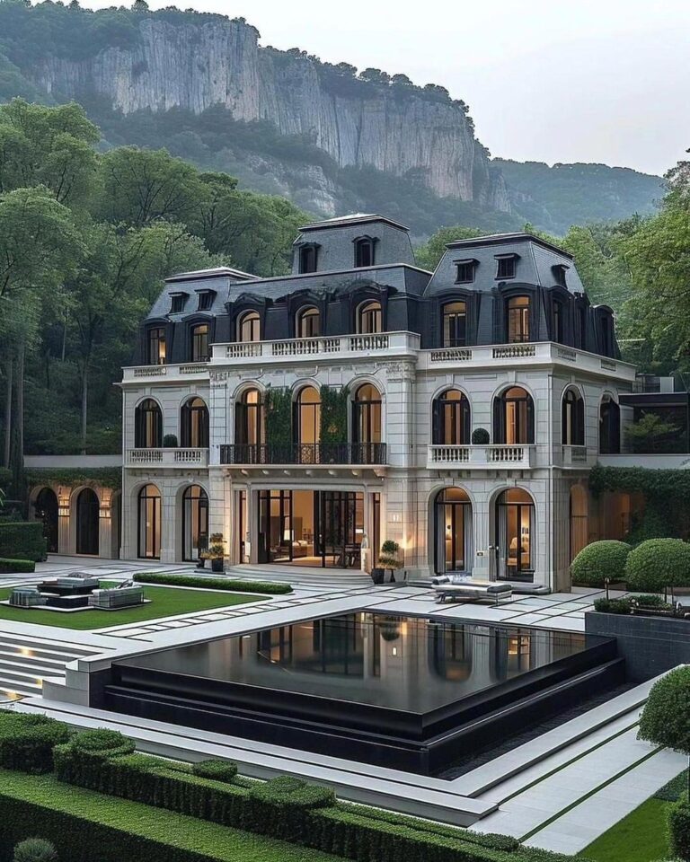 Classic Manor Design: Sophistication Adorned in Black and Gold